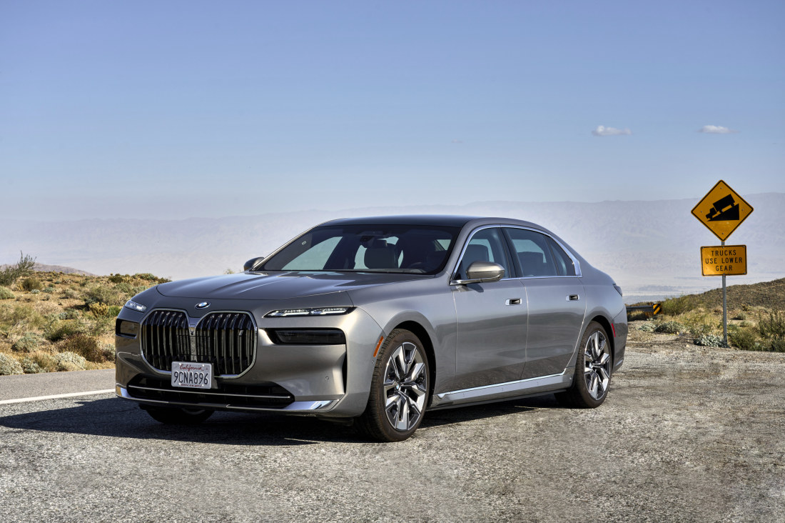 BMW i7 xDrive60 review: Open my door! This electric car ushers in a ...