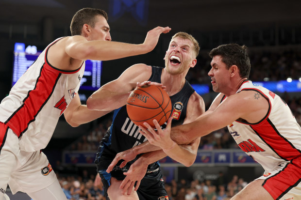 Basketball: NBL owner Larry Kestelman’s Melbourne United, Jared Novelly’s Illawarra Hawks face ...