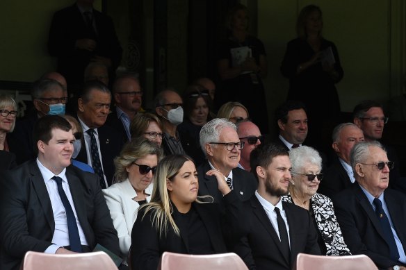 Australian cricketing icon Alan Davidson farewelled at SCG