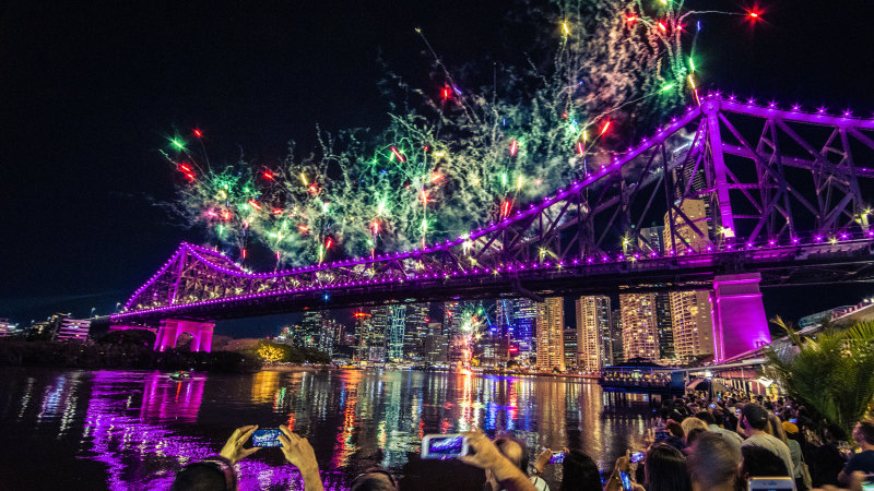 Thousands crowd along South Bank for Brisbane's Riverfire