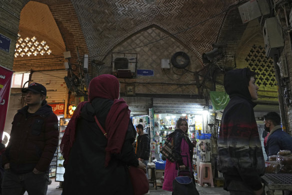 Iran installs public cameras to identify unveiled women - I Know All News