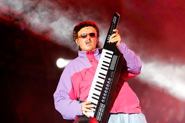 Oliver Tree dies age 32, involved in helicopter crash in Brazil during ...