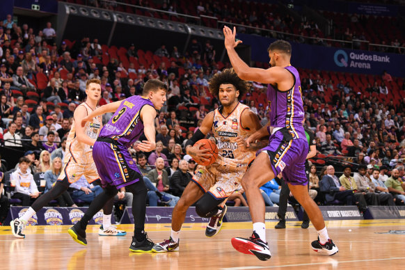 Cairns Taipans strike to end Sydney Kings’ unbeaten start to NBL season