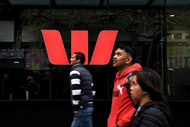 Westpac to bypass union in push for 4pc pay deal
