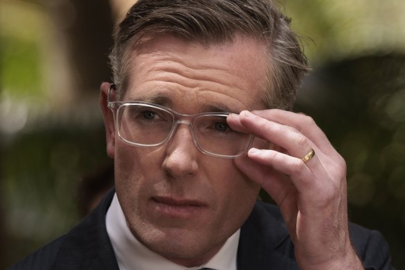 NSW gambling reform: Why Chris Minns wants to avoid the pokies issue