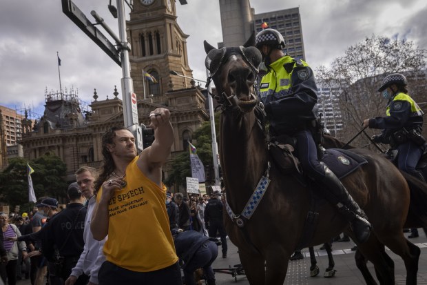 NSW COVID: A thousand police in Sydney ready to put down anti-lockdown ...