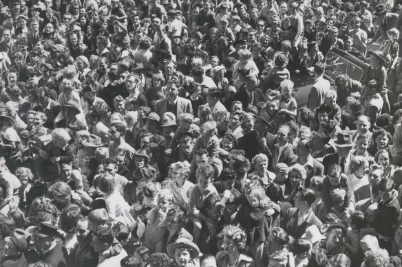 From the Archives, 1954: Melbourne crowd in hysterical crush to see ...