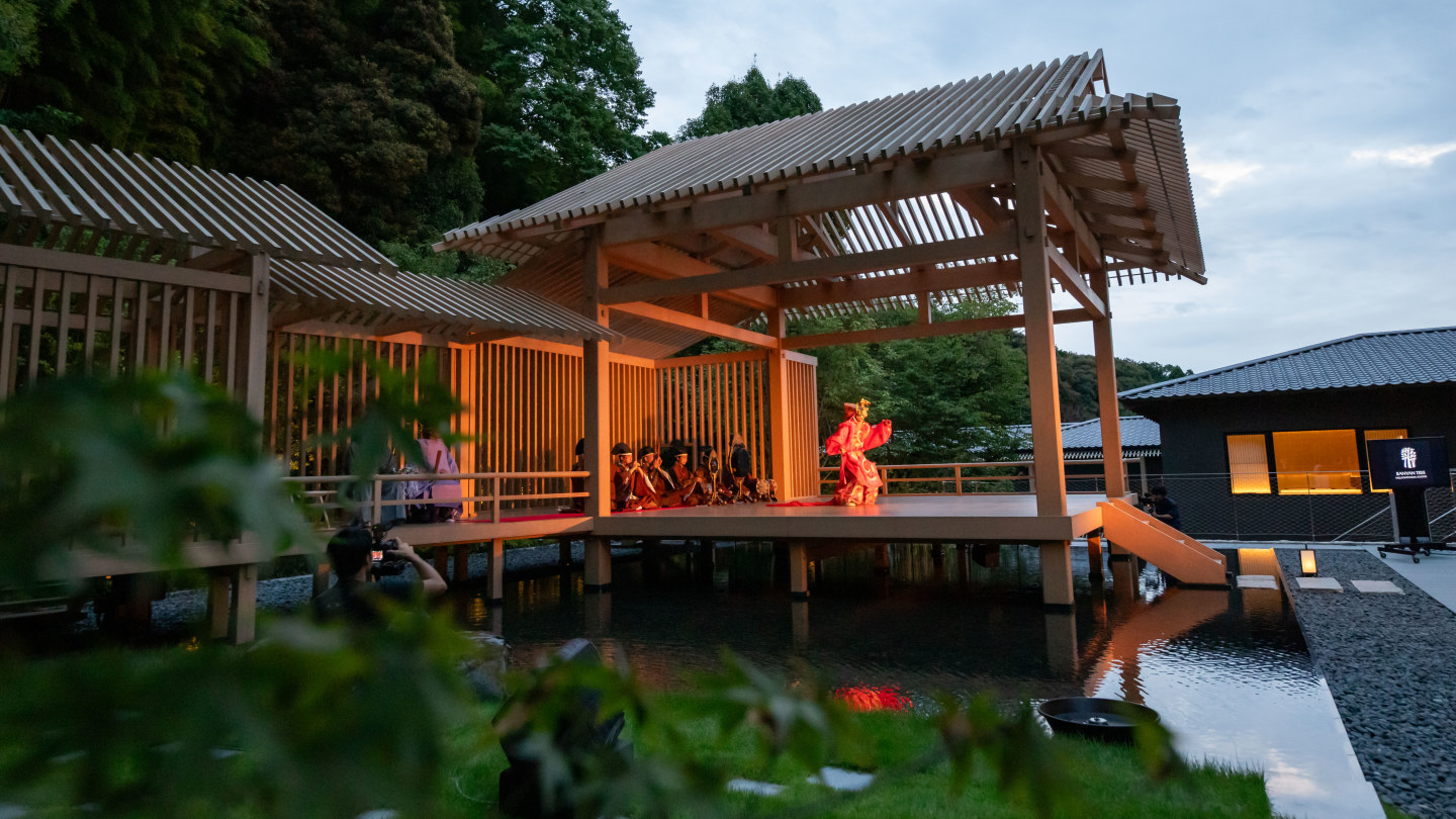Banyan Tree Higashiyama in Kyoto, Japan, designed by architect Kengo ...