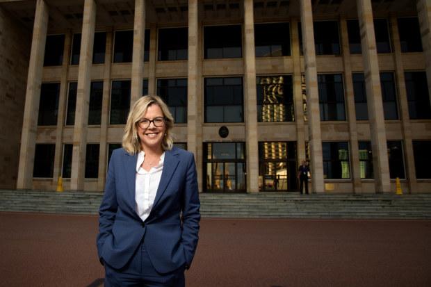 WA Liberal leader Libby Mettam promises to lift uranium ban, but remains wary of nuclear