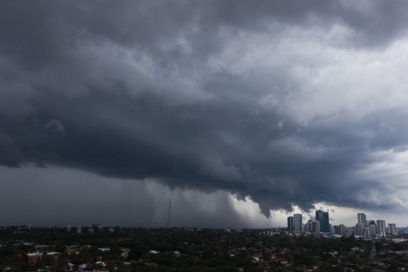 Sydney weather: SES receives 1300 calls as city braces for more rain