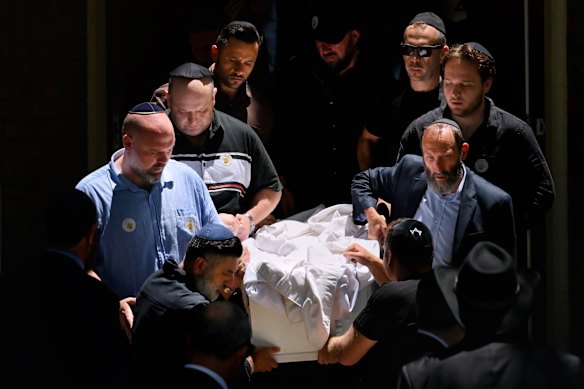 Anthony Albanese has driven himself into a cul-de-sac over a royal ...