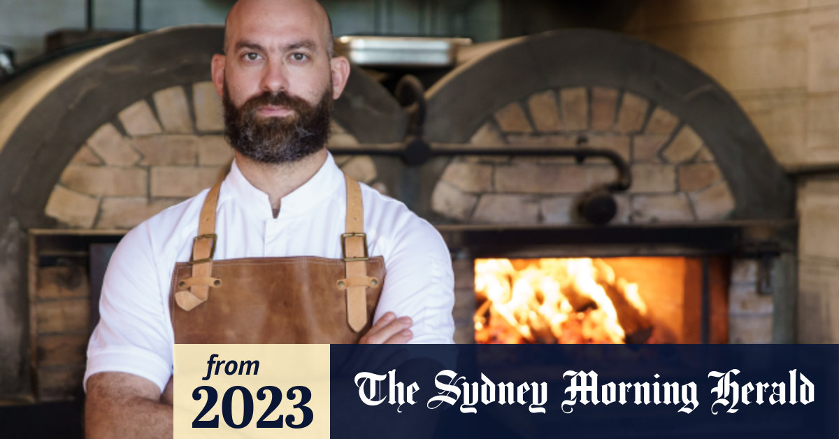 Burnt Ends Sanger helps Dave Pynt fly Australian flag in Singapore