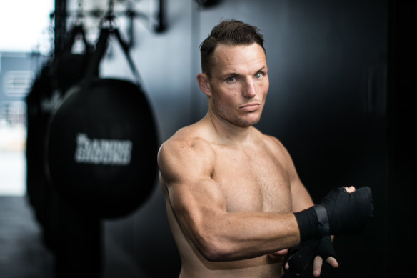 Meet boxer Jayde Mitchell who went from 130 kilograms down to 76 as the super middleweight guns ...