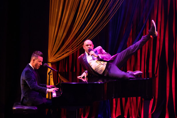Steven Oliver is a sextuple threat in new cabaret