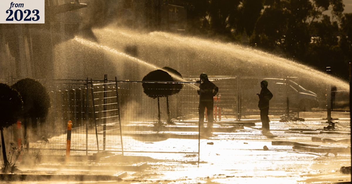 Epping fire destroys shops, leads to smoke warning