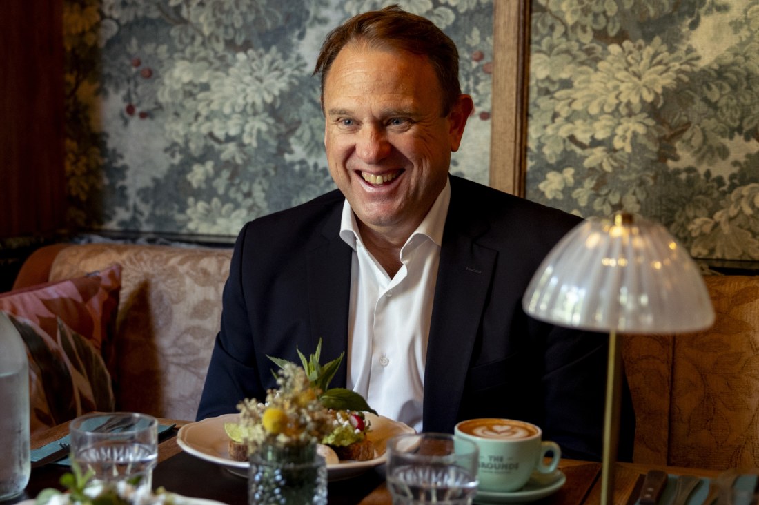 How Dale Connor from Lendlease manages the weekly Brisbane to Sydney ...