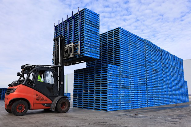 Brambles (ASX BXB) to cut jobs, CEO Graham Chipchase prepares for ...