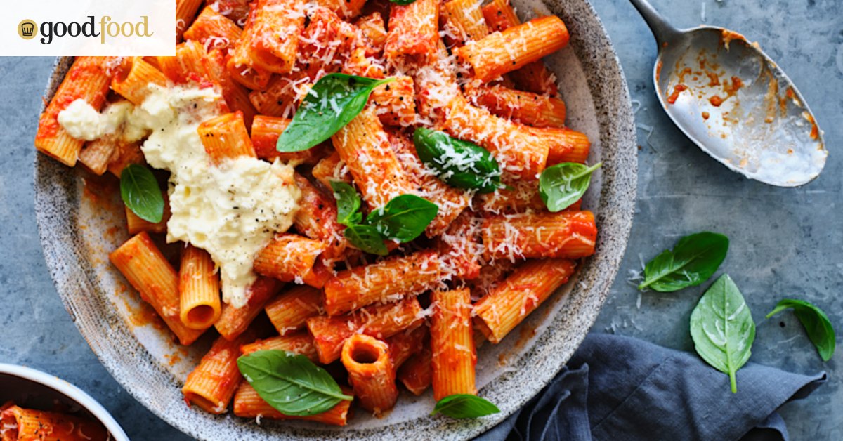 Karen Martini’s one-tray roasted tomato, red capsicum and chilli pasta ...