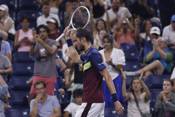 US Open 2023 LIVE updates: Alex de Minaur v Daniil Medvedev results ...