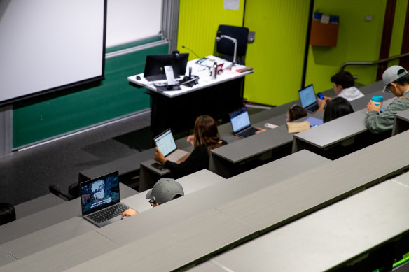 Sydney University professor bans laptops in his lectures