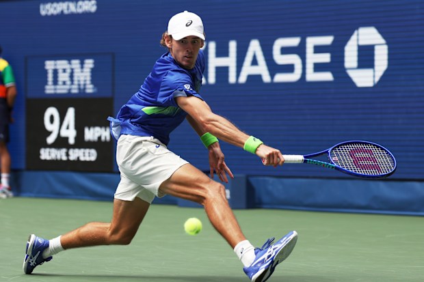 US Open 2025: Alex de Minaur beats Leandro Riedi to advance to quarter ...