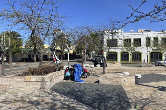 Businesses lament Perth homelessness surge as McGowan’s 100-bed ...