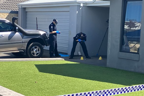 Baldivis stabbing: Man dead, woman assisting police after alleged stabbing