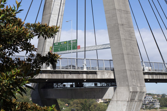 Anzac Bridge gantry plan scaled back following outcry