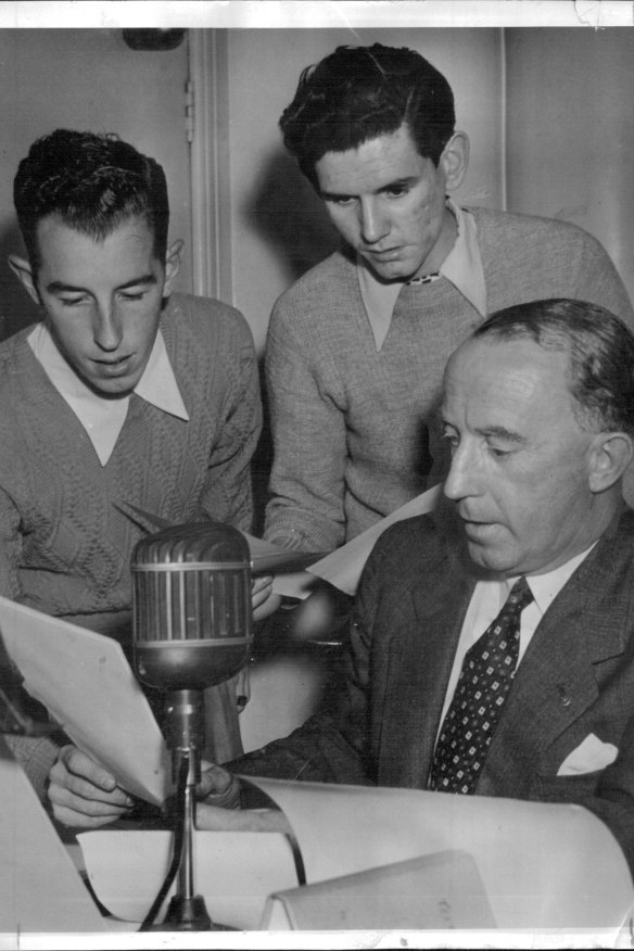 Cricket caller Jim Maxwell’s journey to 50 years with the ABC ahead of ...