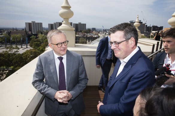 Daniel Andrews and Anthony Albanese make a Chinese meal of it for their ...