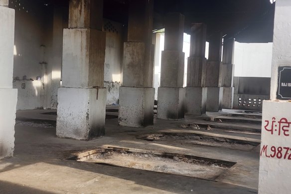 Hindu community seeks a place to cremate their dead on open pyres