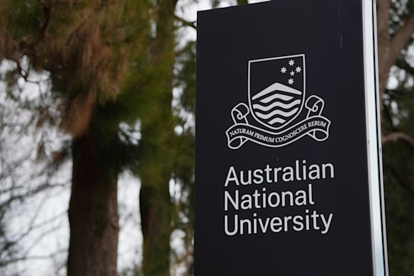 Australian National University offering students up to $5000 to enrol