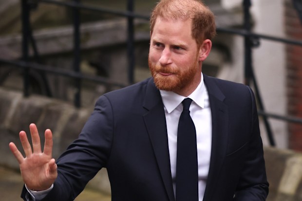 Prince Harry v Daily Mail: Celebrities join privacy invasion case ...