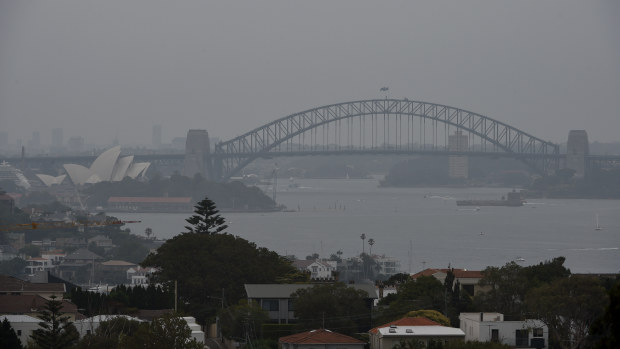 Bushfire smoke pushes air quality beyond hazardous range in Sydney