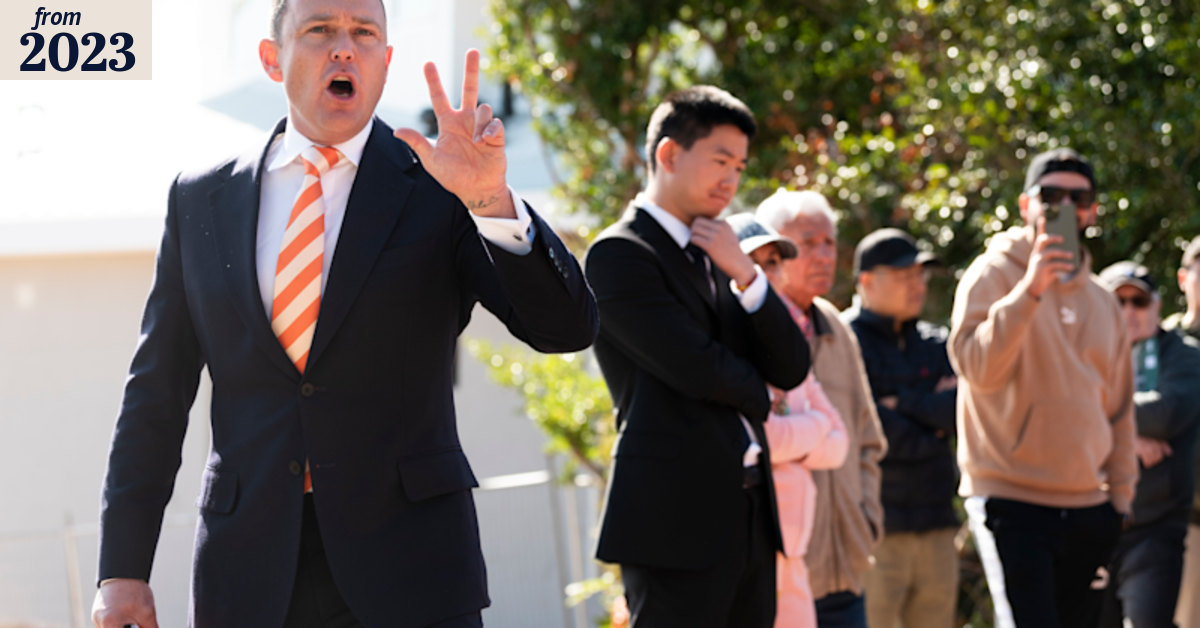 Australians working longer hours as economy slows