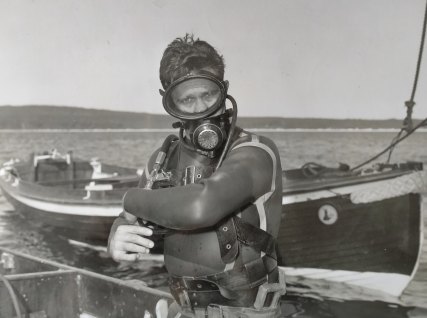 Navy’s top clearance diver led demolition of WWII bombs and mines