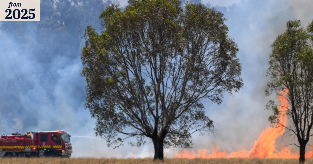 Benalla fire: Residents told to evacuate as out-of-control grass fire ...