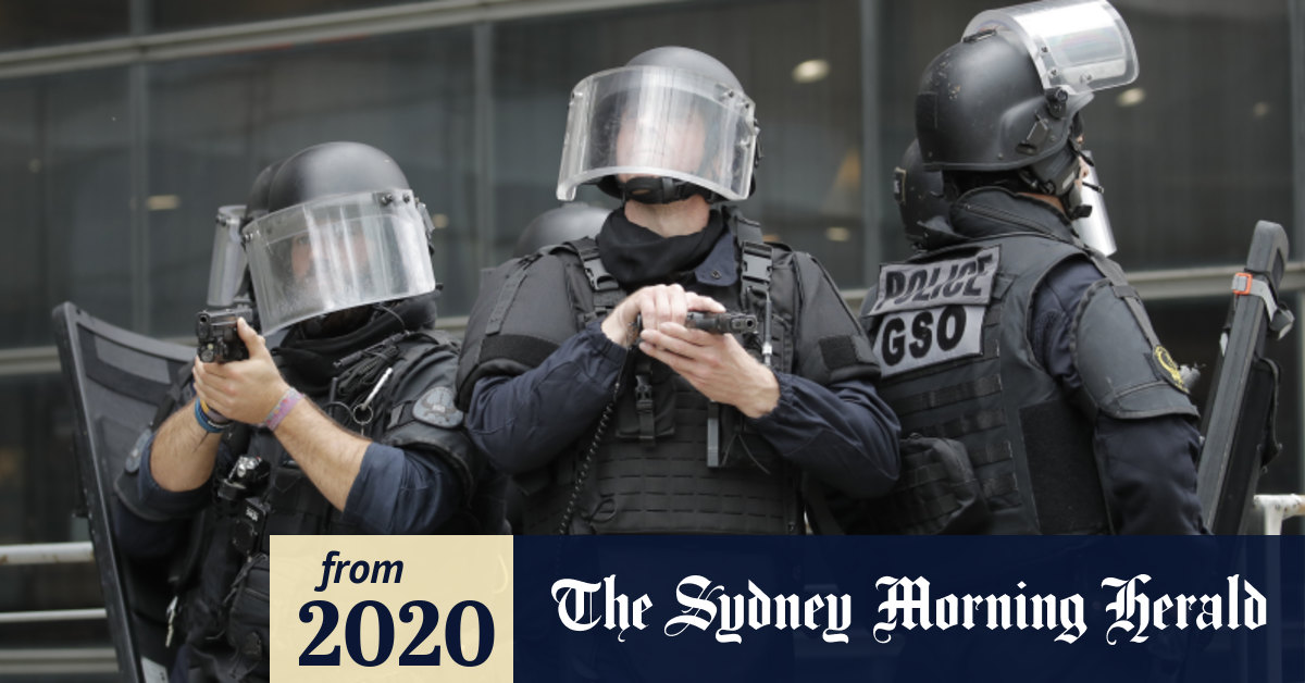 Hostage taker surrenders outside French bank, all captives unharmed