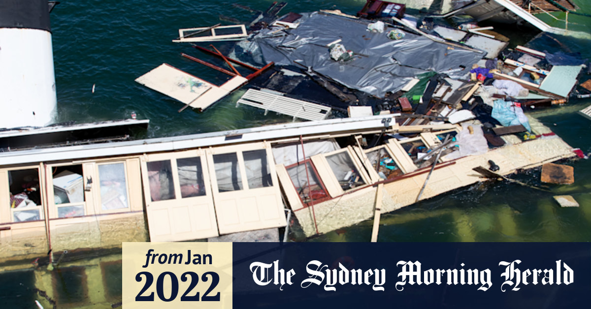 The race to pull the wreck of the Baragoola from Sydney Harbour