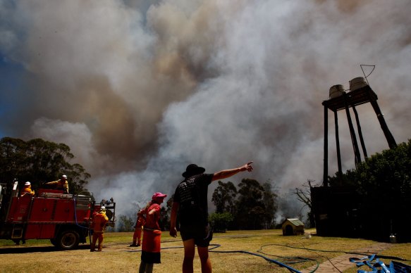 Another total fire ban day for Sydney as mercury climbs, winds shift