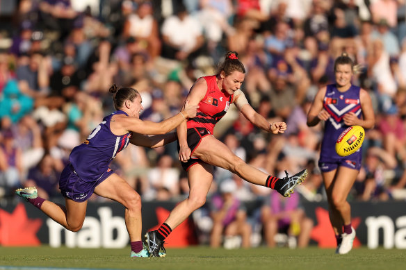 AFLW finals 2024: Fremantle Dockers beat Essendon Bombers; North ...