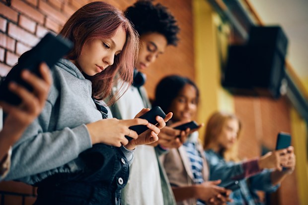 Artificial intelligence: How teenagers use generative AI
