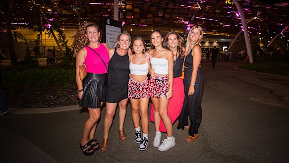 Perth fans tickled Pink during acrobatic, musical extravaganza at Optus ...
