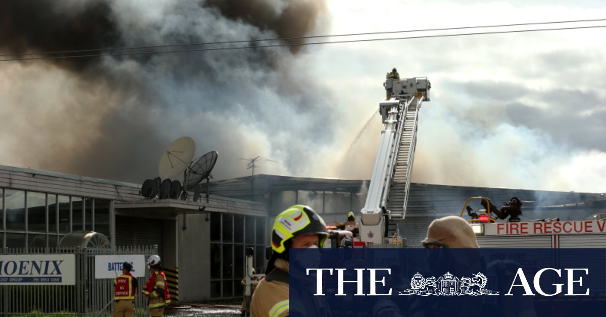 Cheltenham factory fire: Lithium battery blaze sends giant smoke plume ...