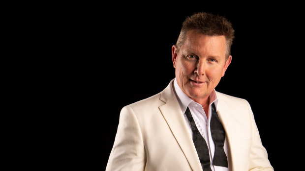 Tom Burlinson review: Cruise tour of standards, with no blood spilt
