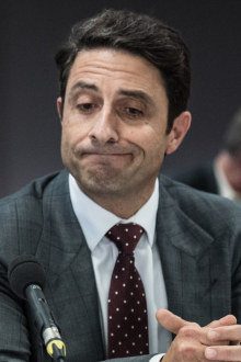 Coronavirus Australia: Qantas sheds international boss, mulls debt raising