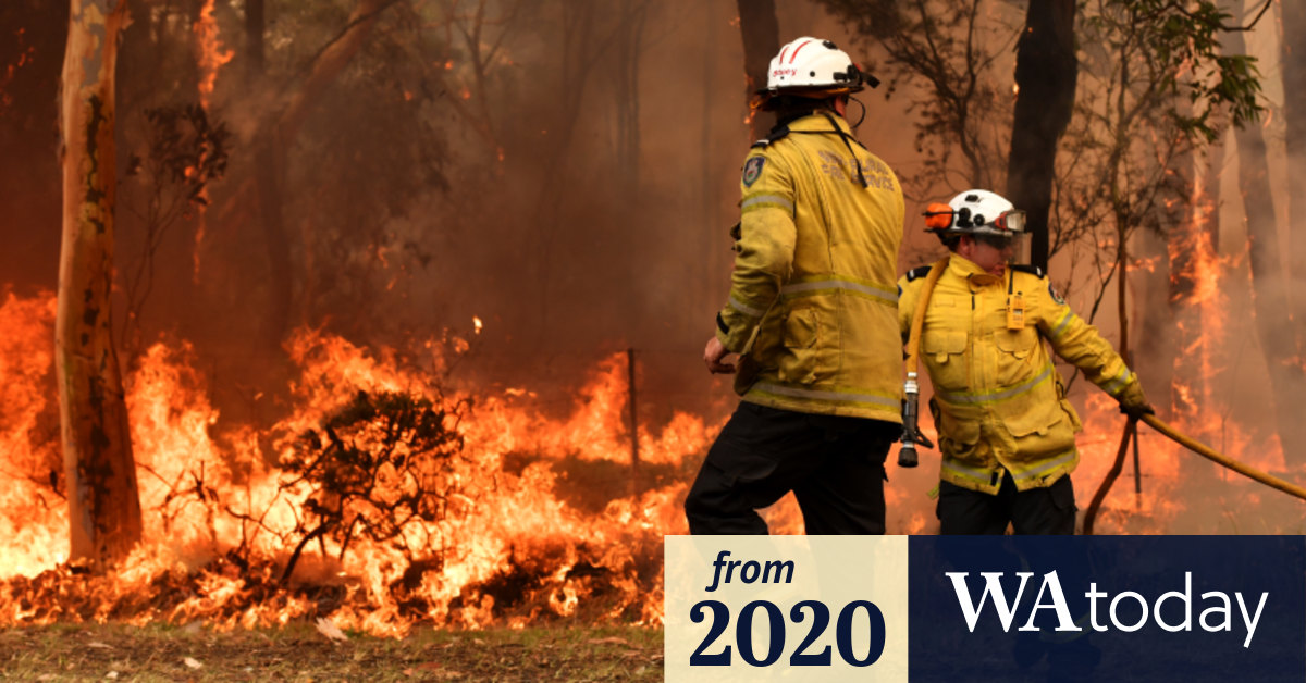 Lives and homes under threat as bushfire tears through Perth hills