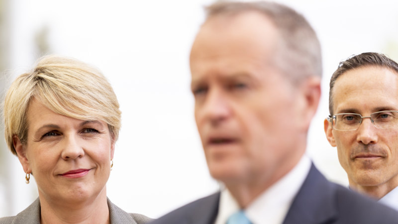 How to seize power, while others wait for reports