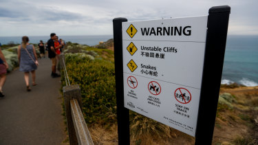 Port Cambell's 12 Apostles tourist problem: Travellers ignoring warning ...