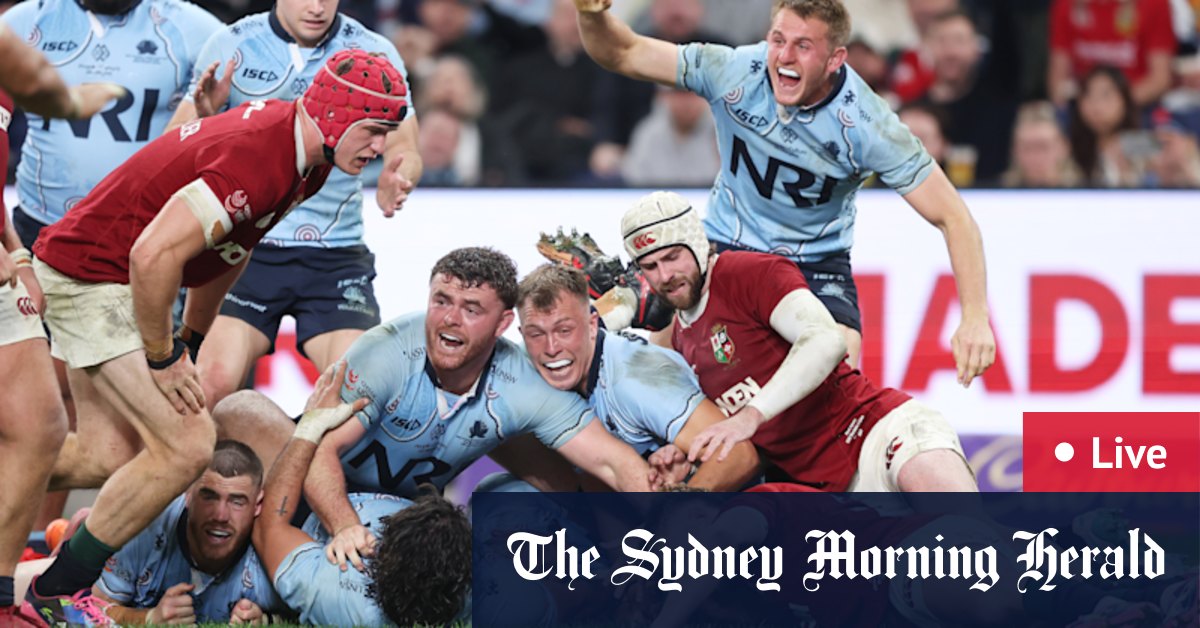 Diamond doll big ass gorgeous smile and super soft lips.